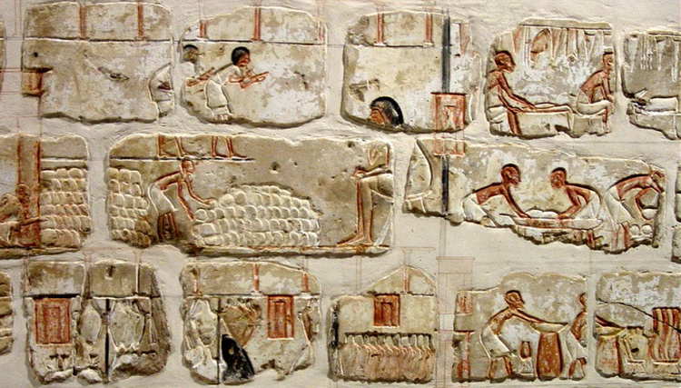 Comparing Akhenaten’s Amarna Period Art to Traditional Egyptian Art