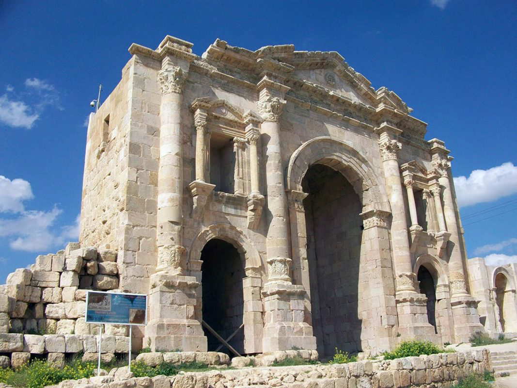 Emperor Hadrian: A Complete Guide to Rome’s Traveling Emperor