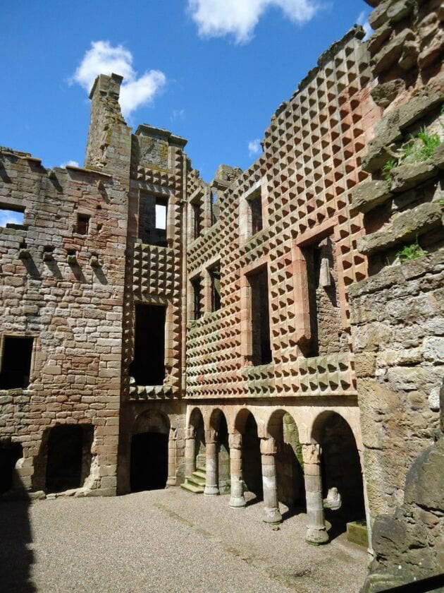 5 Spectacular Scottish Castles That Are Still Standing