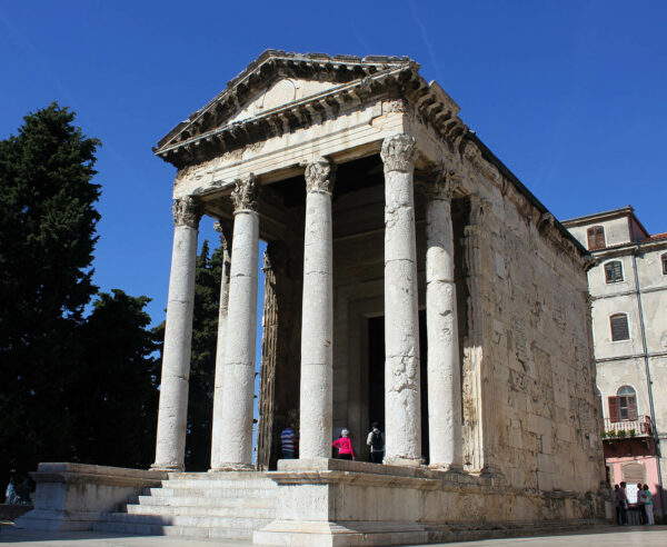 Roman Architecture: 6 Remarkably Well-Preserved Buildings