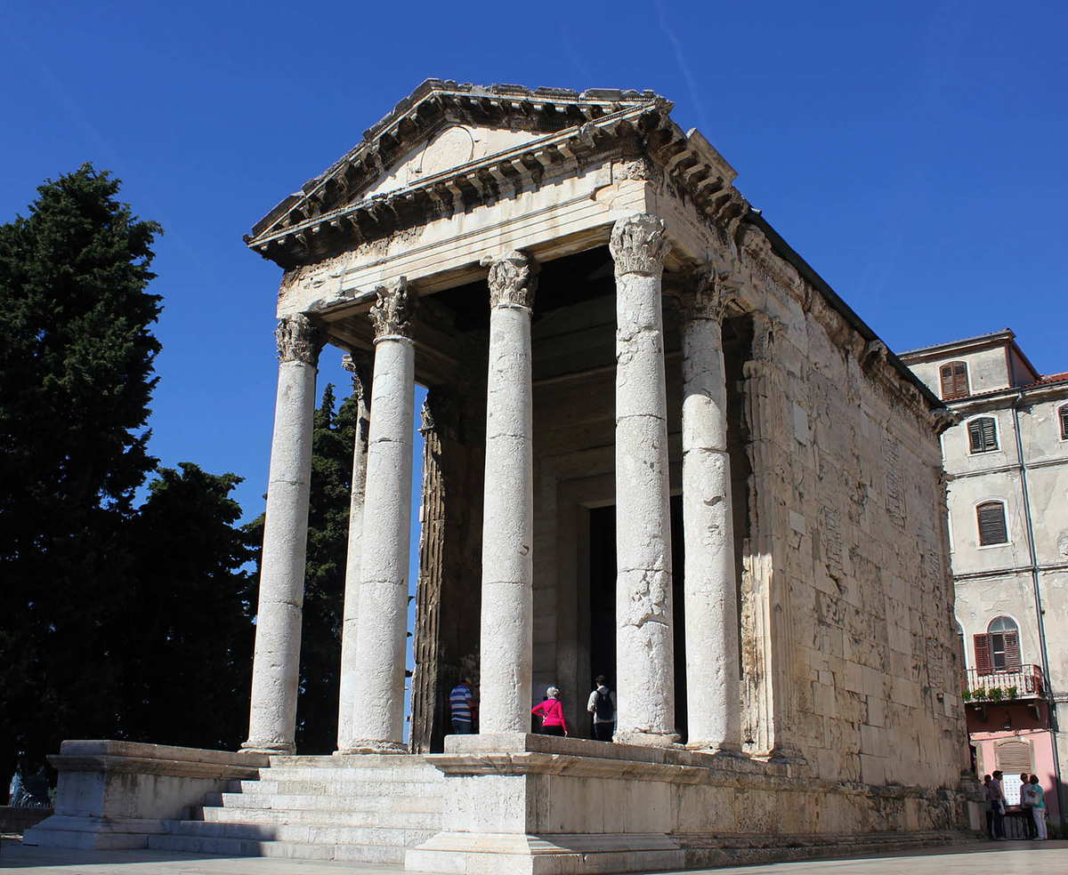 Roman Architecture: 6 Remarkably Well-Preserved Buildings