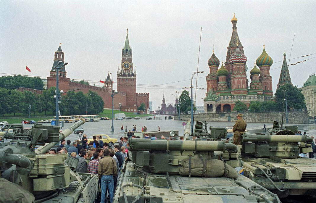 The August Coup: The Soviet Plan to Overthrow Gorbachev