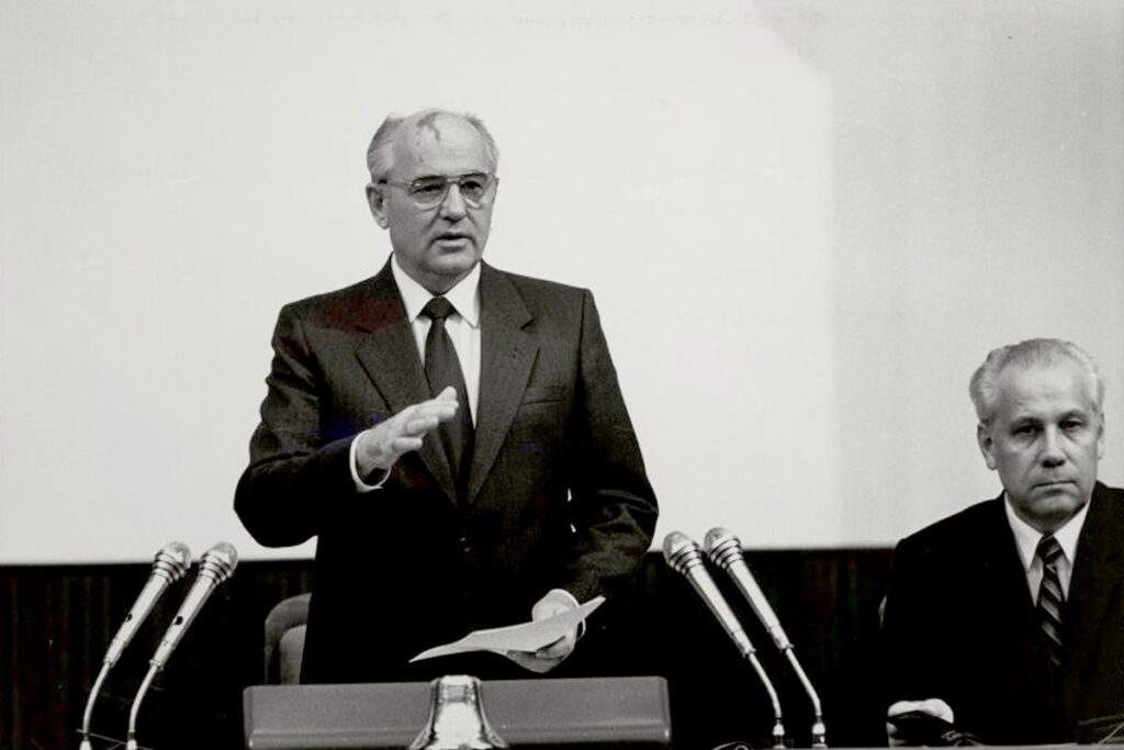 The Soviet Union: How and Why Did it Fall?