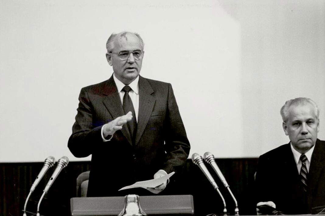 The Soviet Union: How and Why Did it Fall?