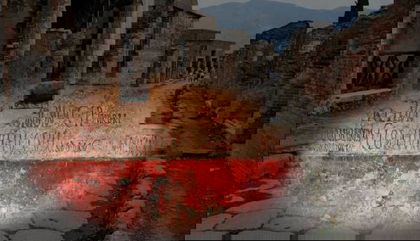 Roman Graffiti from Pompeii and Herculaneum