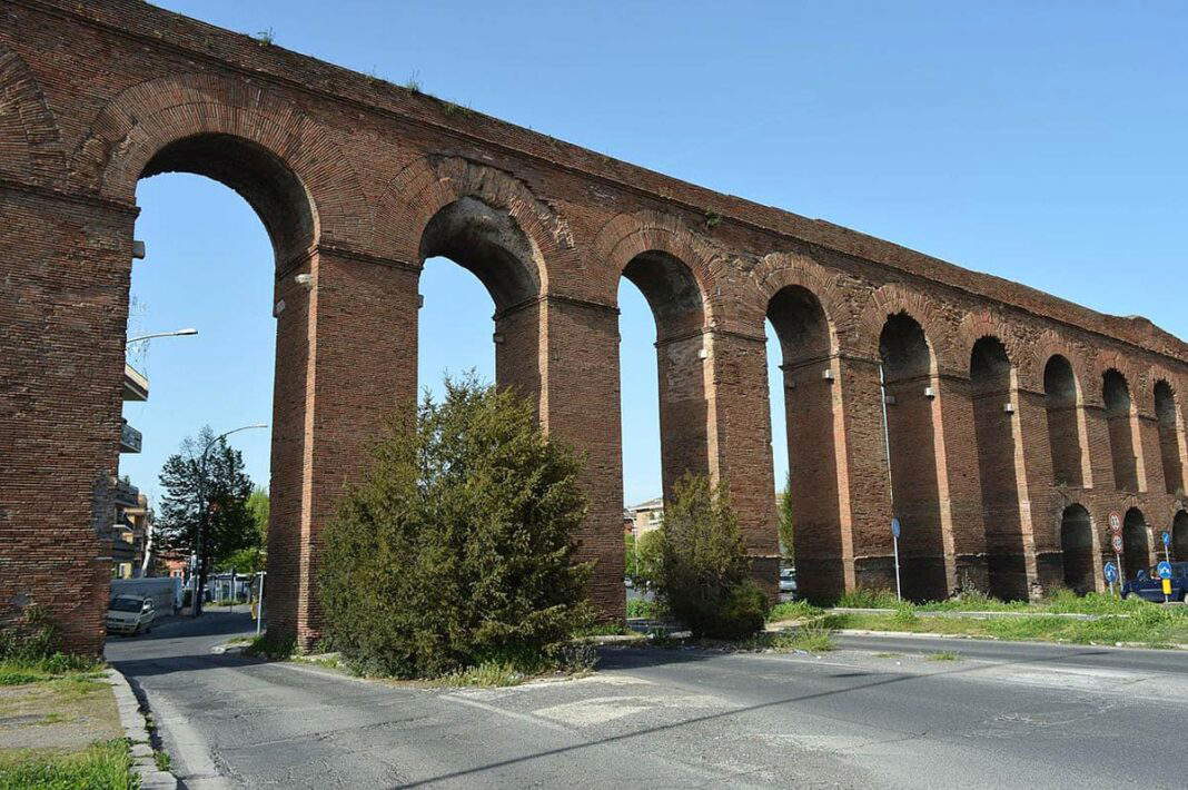 What Are the Most Famous Aqueducts of Ancient Rome?