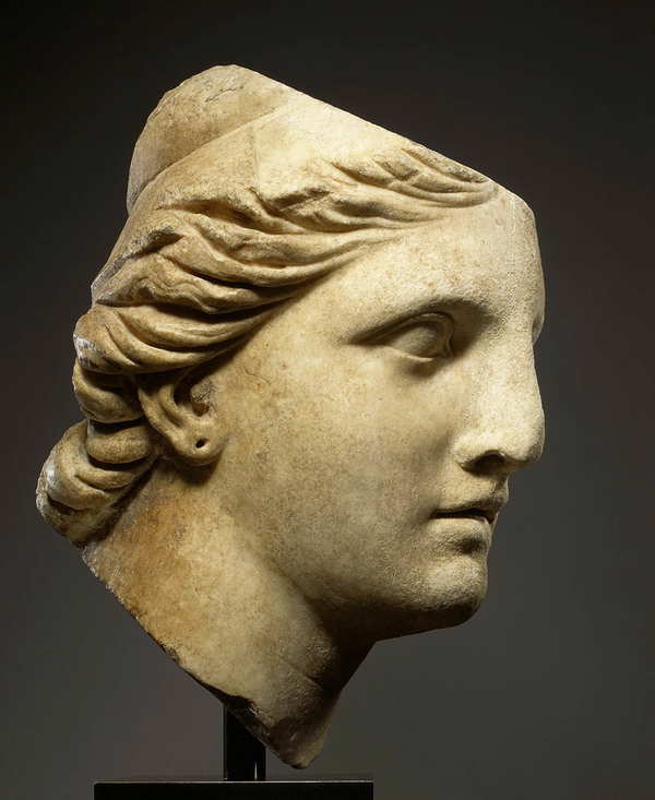 Who Are the Daughters of Greek God Zeus? (5 of the Best-Known)