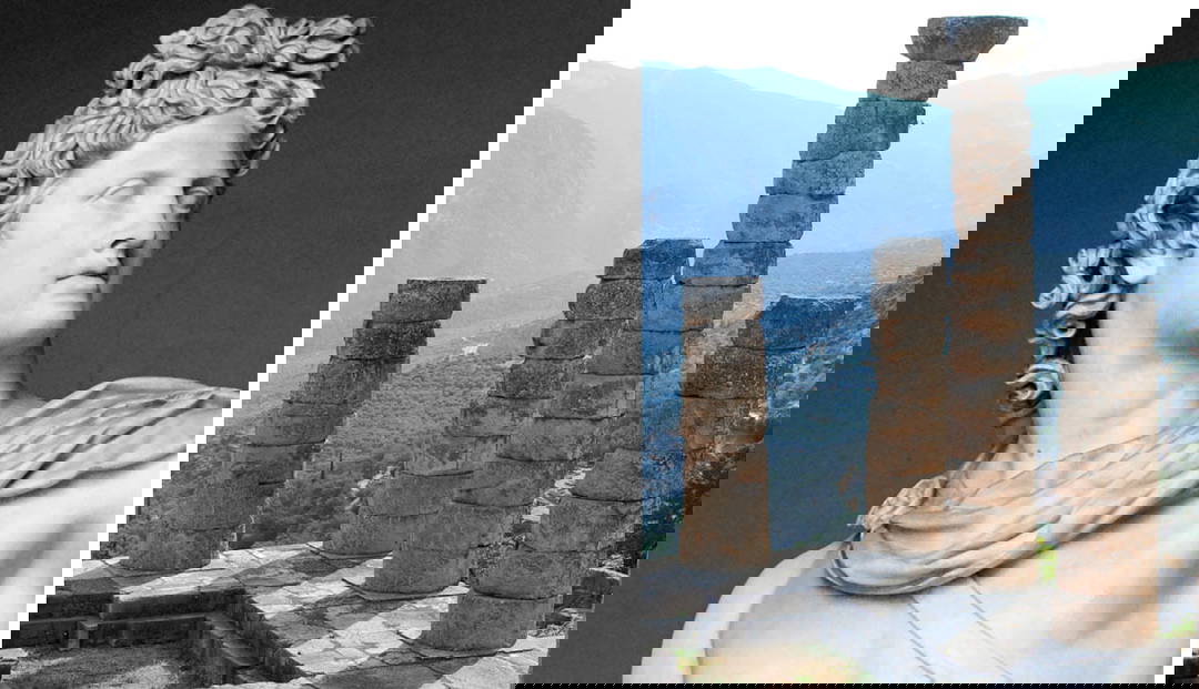 Apollo: God of Light & Music in Greek Mythology (7 Facts)