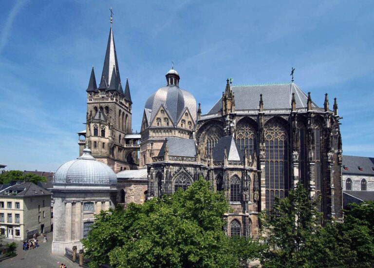 Charlemagne as Art Patron: The Palatine Chapel in Aachen and More