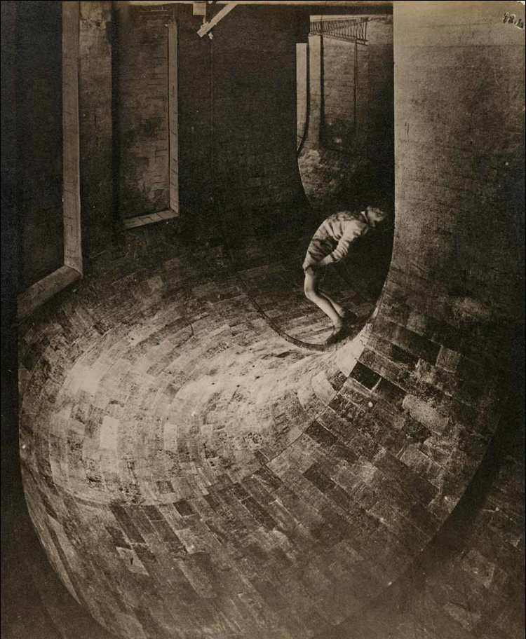 ドラ・マールの魅力的なシュルレアリスム アートの 9 つの例 - 世界の顔