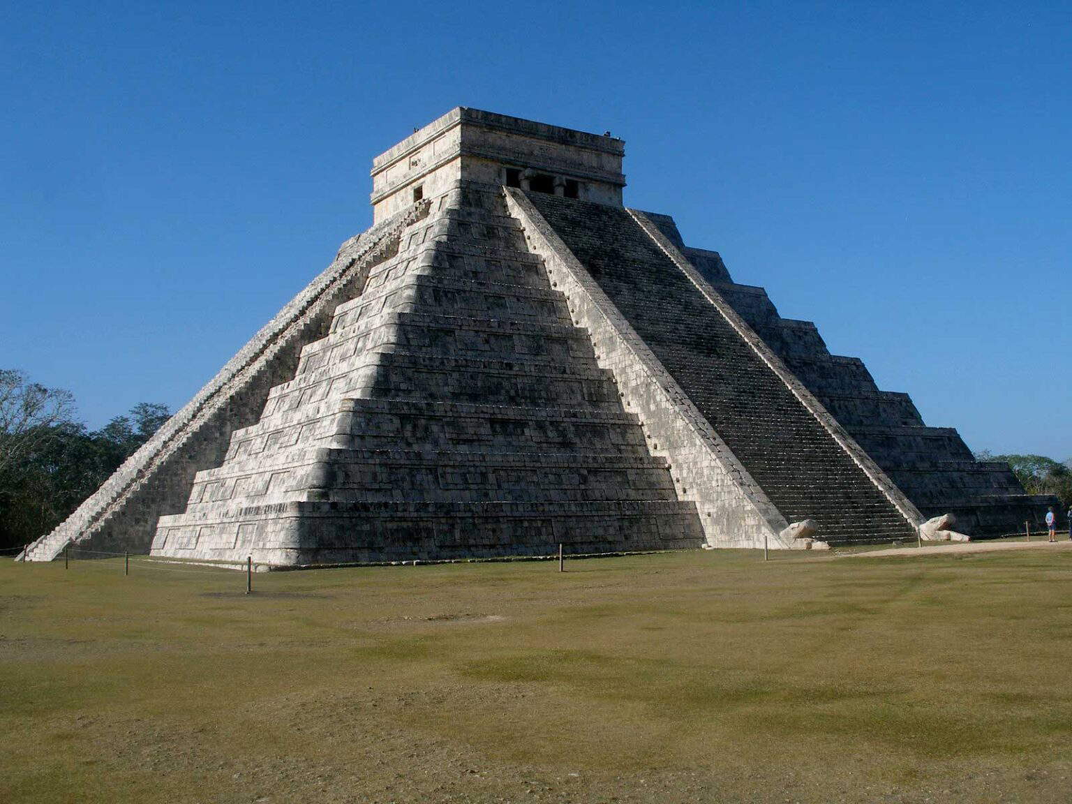 Why Do Some People Believe Atlanteans Built the Pyramids?