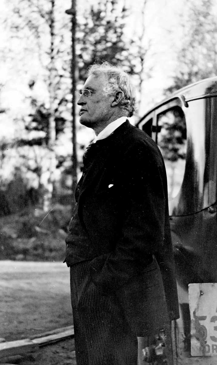 From Fine Art to Stage Design: 6 Famous Artists Who Made the Leap ...