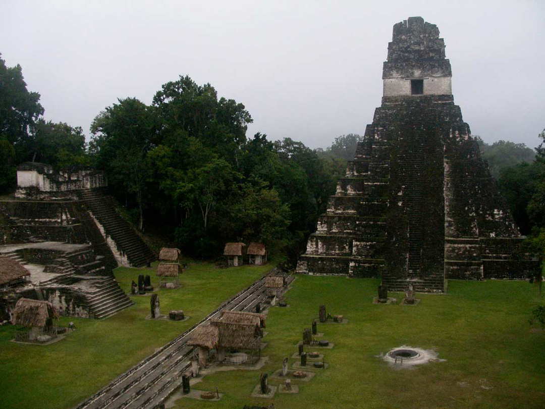 Why Do Some People Believe Atlanteans Built the Pyramids?