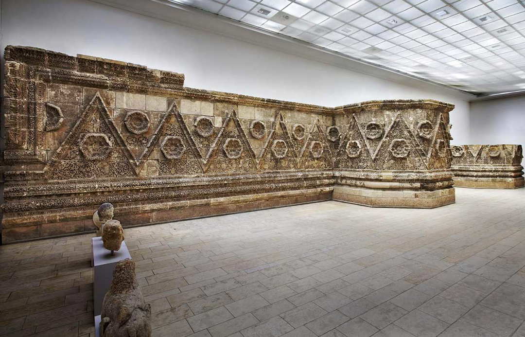 Art of the Umayyad Caliphate: Mosques, Domes, & Desert Palaces