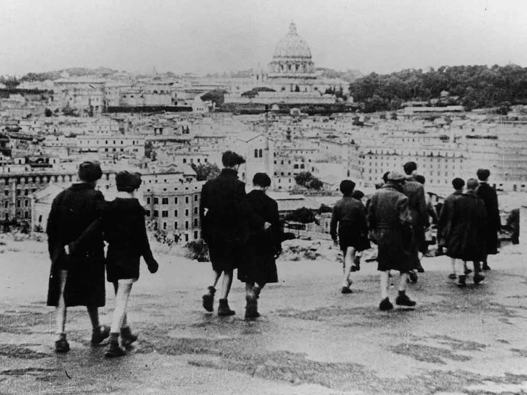 Federico Fellini: The Master of Italian Neorealism