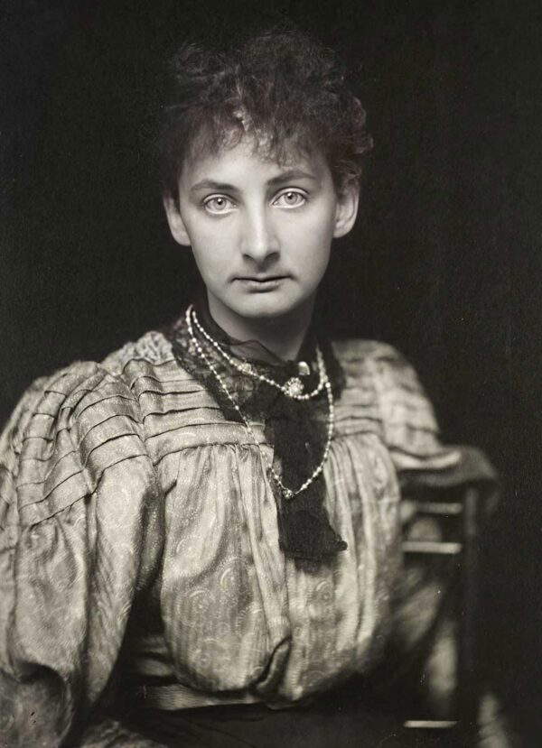 Who Were the Suffragettes? (6 Women Who Led the Movement)