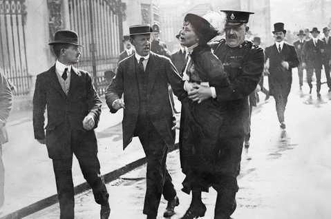 Who Was Emmeline Pankhurst? (5 Facts)