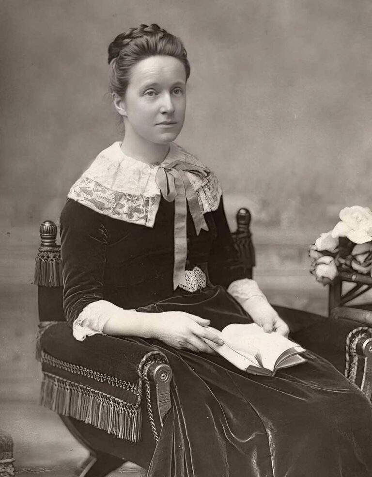 Who Were the Suffragettes? (6 Women Who Led the Movement)