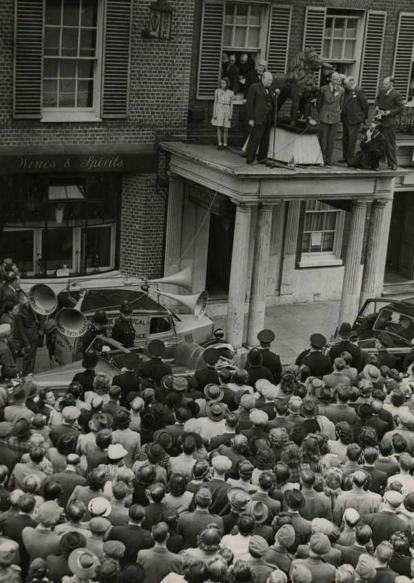 The Biography of British Bulldog Winston Churchill