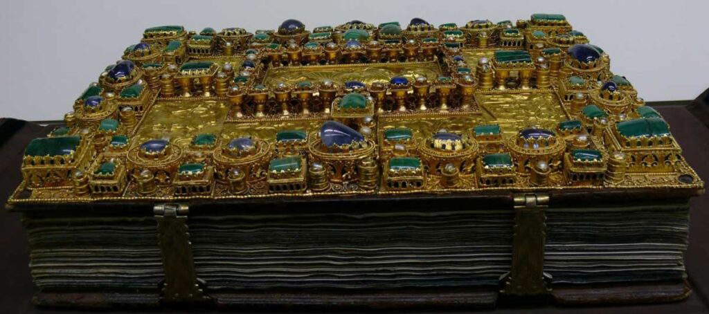 The Importance of Gilded Manuscript Illumination in the Carolingian Dynasty