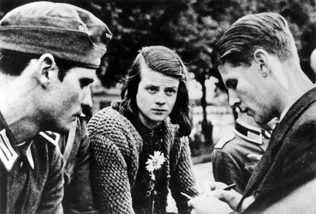 4 German Youth Resistance Groups that Opposed the Nazis