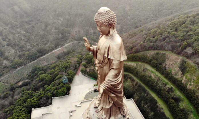 What Can You Expect to See at the Spring Temple Buddha?
