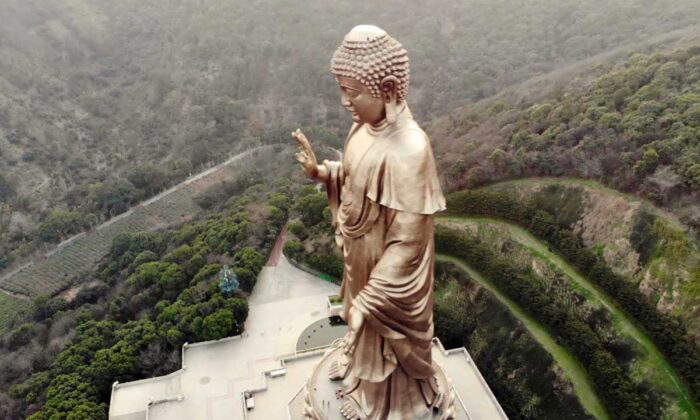 What Can You Expect to See at the Spring Temple Buddha?