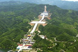 What Can You Expect to See at the Spring Temple Buddha?