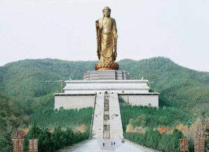 What Can You Expect to See at the Spring Temple Buddha?