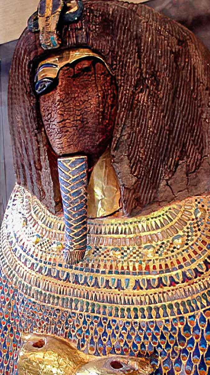 Who Is the Mystery Mummy of Tomb KV55? (4 Theories)