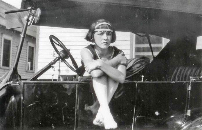 1920s Flappers: An Overview of the Ladies of the Jazz Age