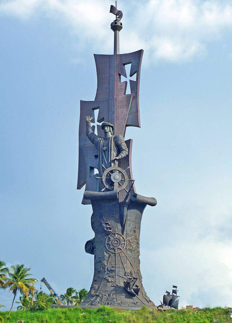 What Are the 5 Tallest Statues in the USA?