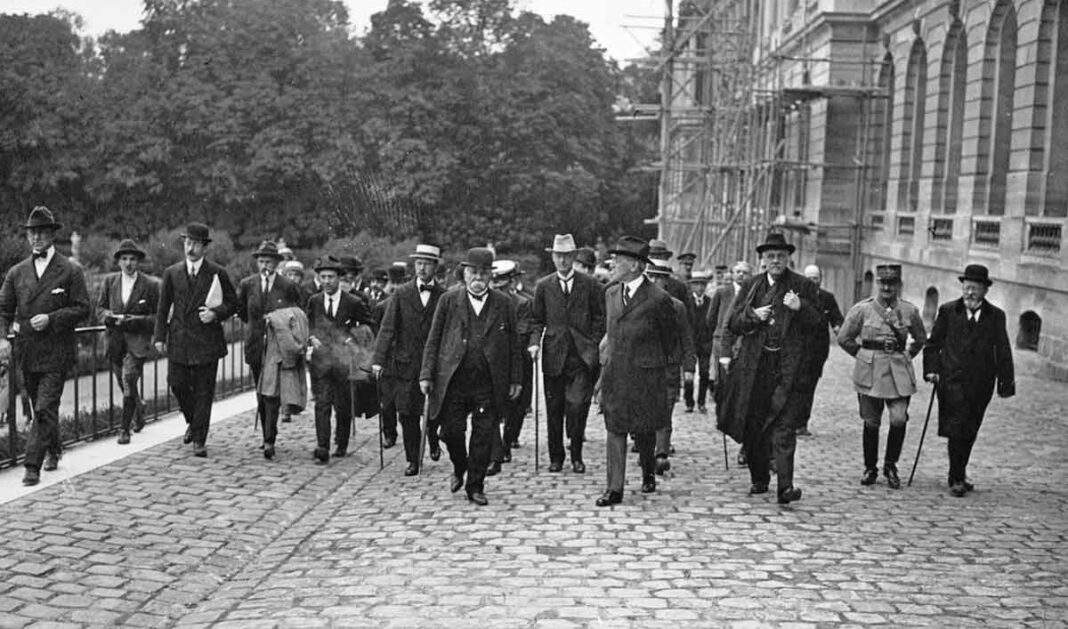 The Treaty of Versailles: An Overview of Its Contents & Effects