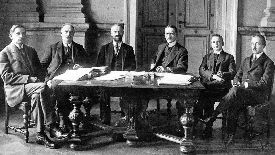 The Treaty of Versailles: An Overview of Its Contents & Effects