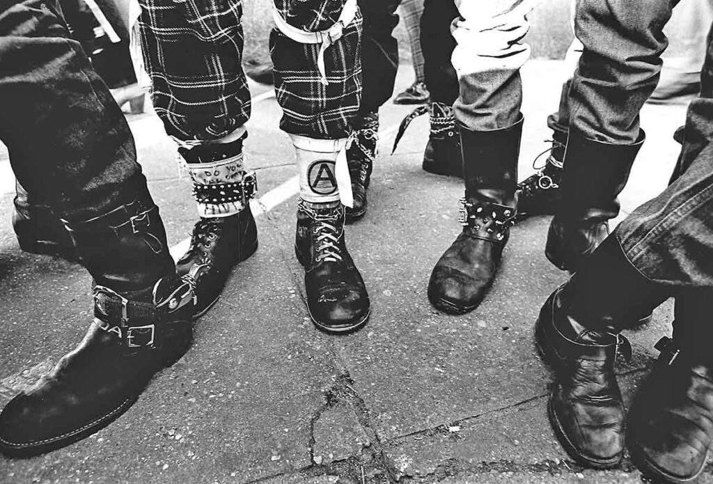 Goth vs. Punk: The Difference Between the Two Subcultures