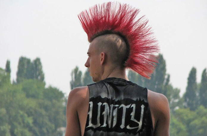 Goth vs. Punk: The Difference Between the Two Subcultures