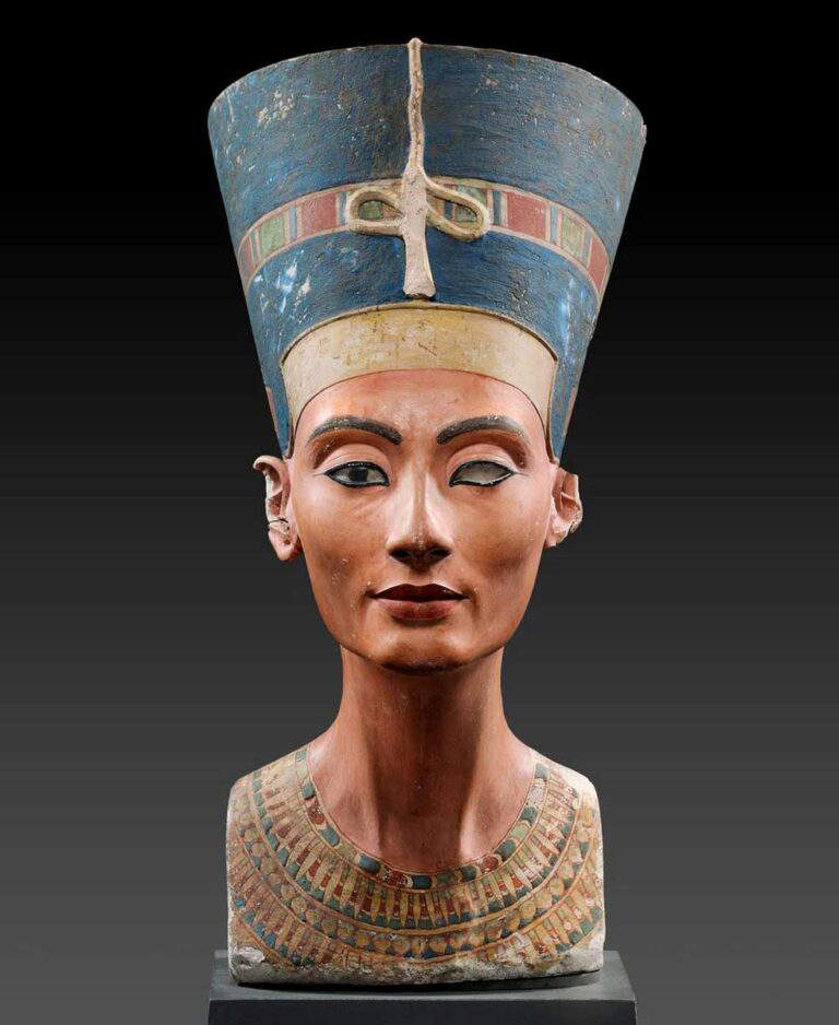 Nefertiti: The Enchanting Story of the Lady of the Two Lands