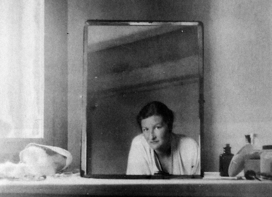 5 Female Heroes of World War II