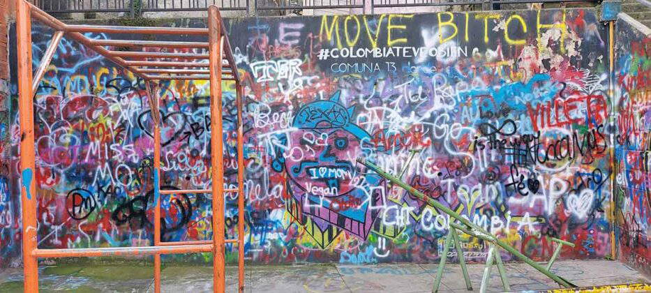 How Did Comuna 13 Transform Medellín?