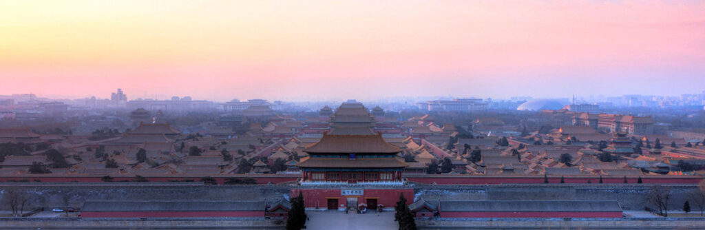 7 of the Biggest Palaces Ever Built