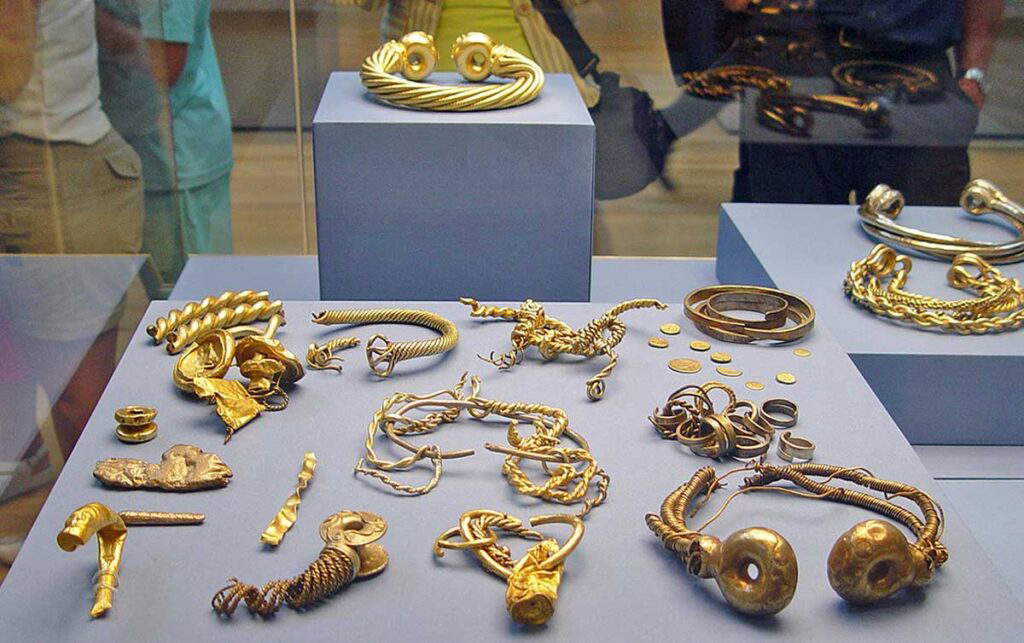 What Jewelry and Adornment Did the Celts Wear?
