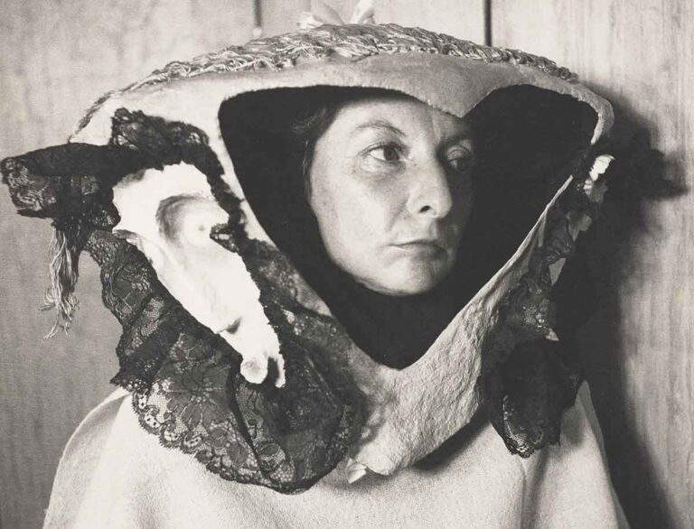 Remedios Varo: A Female Surrealist Painter Who Isn’t Frida Kahlo
