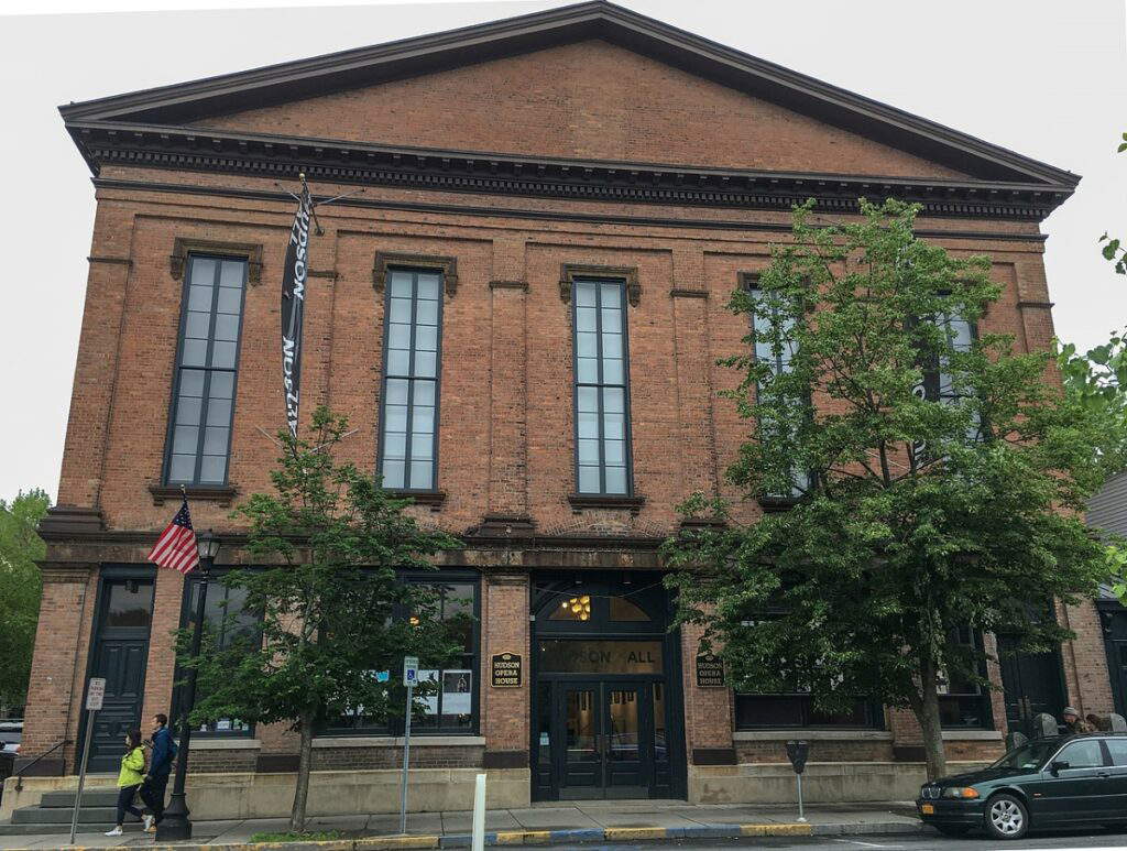 10 Small Towns in the US for Art Lovers