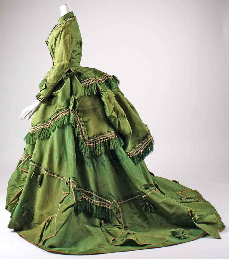 5 Victorian Fashion Trends: From Flammable Skirts to Poisonous Fabrics