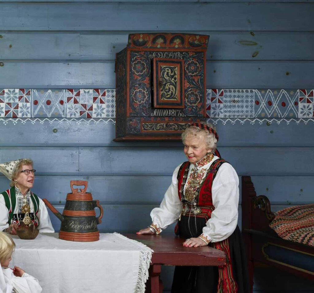 Rosemaling in America: Norwegian-American Folk Art (Origins & History)