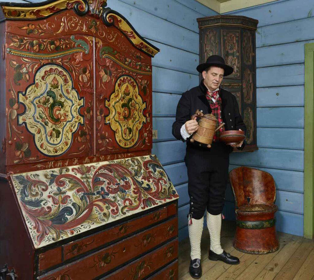 Rosemaling in America: Norwegian-American Folk Art (Origins & History)